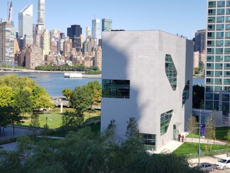 NY Times Gives Rave Architectural Review to Hunters Point Library ...